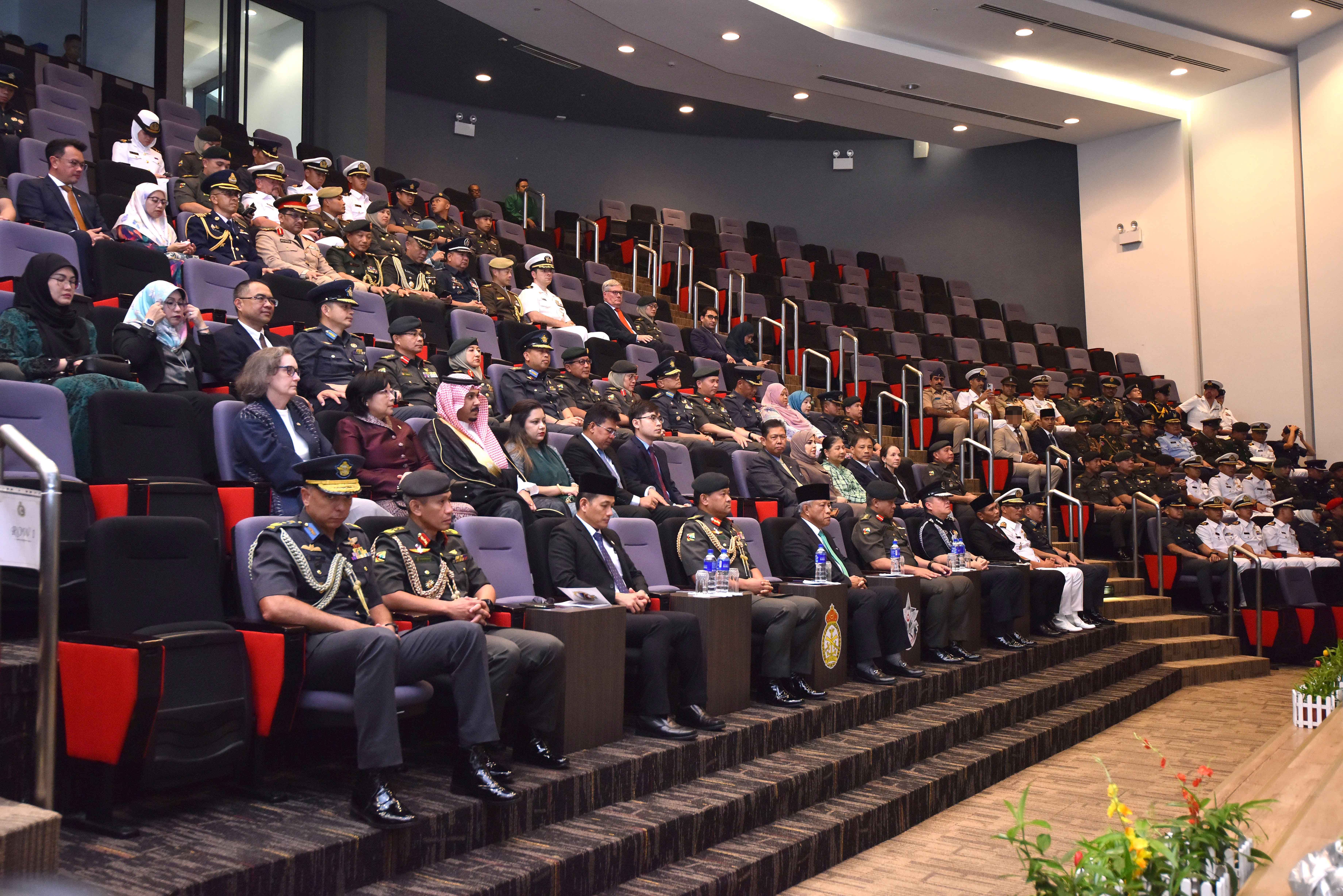 News - 37 OFFICERS COMPLETE 14TH RBAF COMMAND AND...