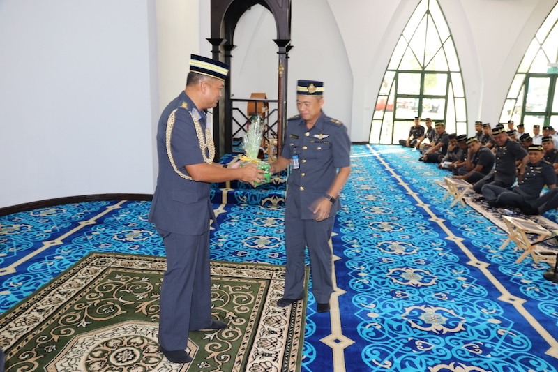 News Headlines - ANGGOTA TUDB TERIMA AGIHAN BUAH KURMA KURNIA...