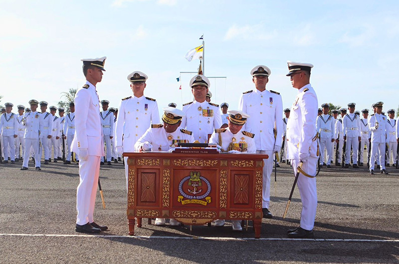 CHANGE OF COMMAND CEREMONY FOR THE COMMANDER OF ROYAL BRUNEI NAVY | MINDEF
